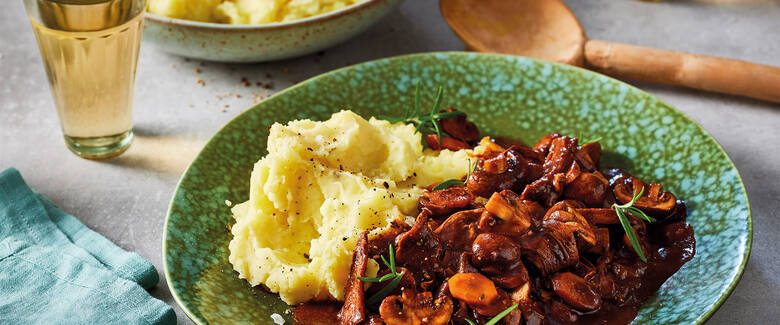 Veganes Pilzgulasch mit Kartoffelstampf